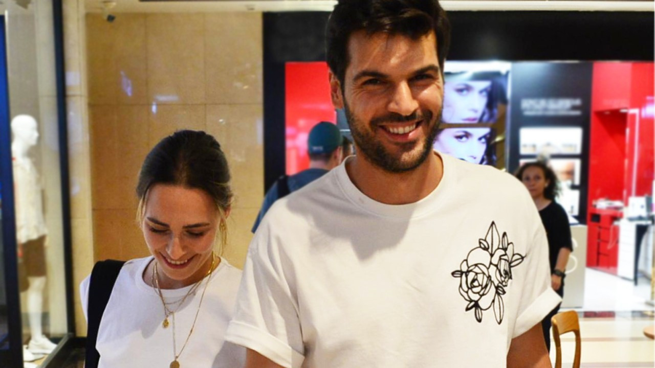 Tolga Mendi uzatmalı aşkıyla görüntülendi - SacitAslan.com