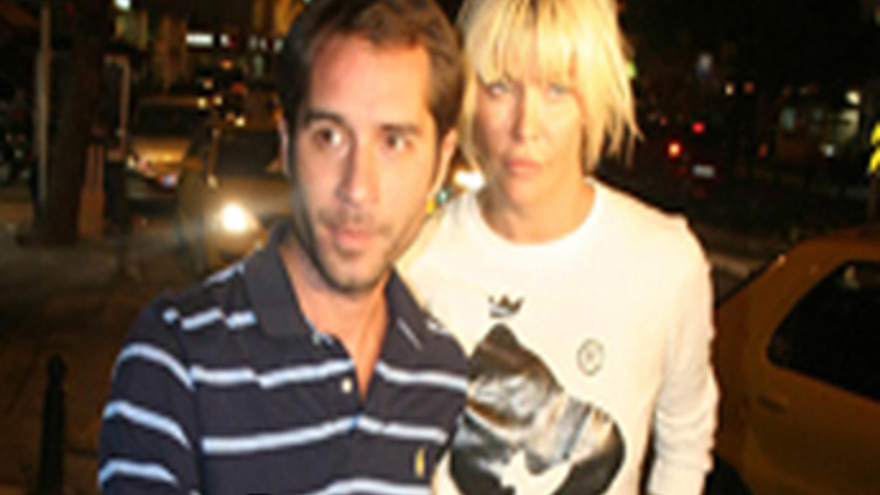 Efe Önbilgin Deniz'i peşpeşe tokatladı!.. - SacitAslan.com