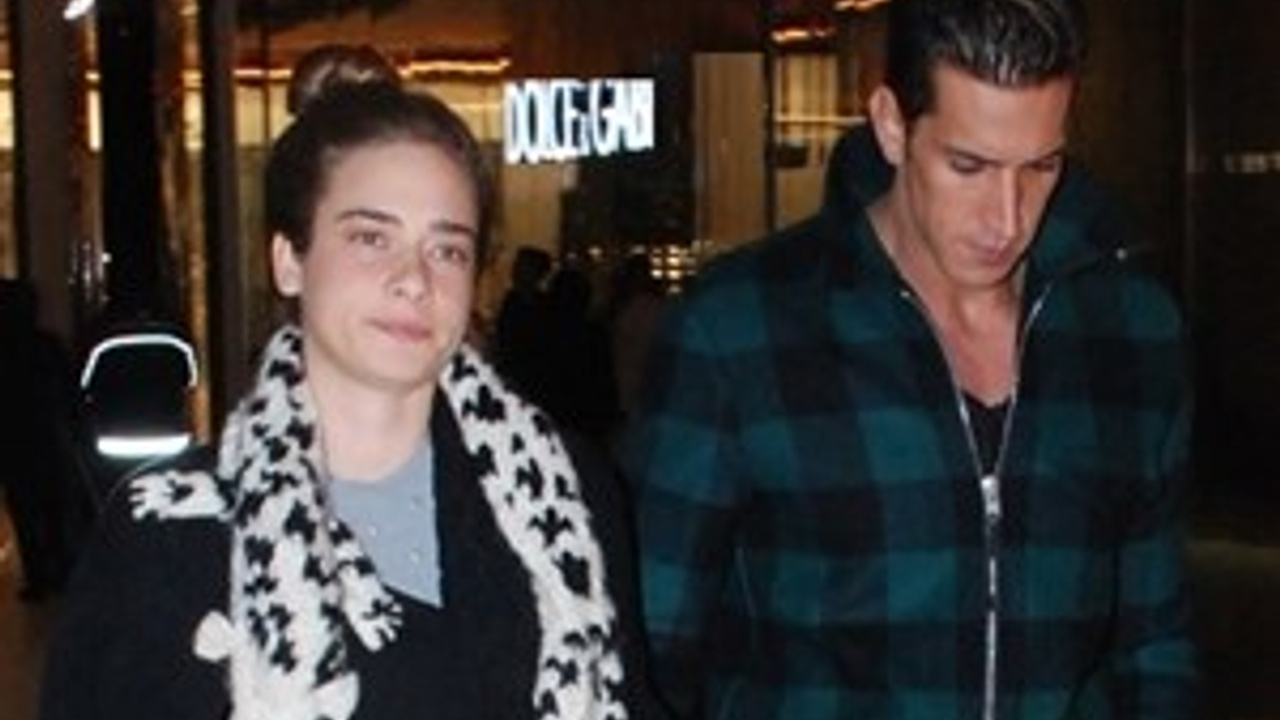 Müge Boz yakışıklı aşkıyla sobelendi - SacitAslan.com