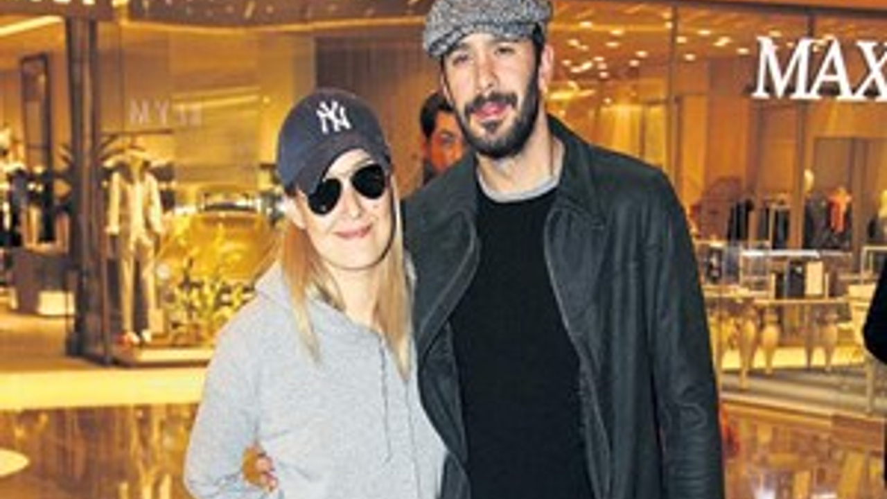 Gupse Özay - Barış Arduç çifti kötü günleri atlattı - SacitAslan.com Gupse Özay - Barış Arduç çifti kötü günleri atlattı - SacitAslan.com